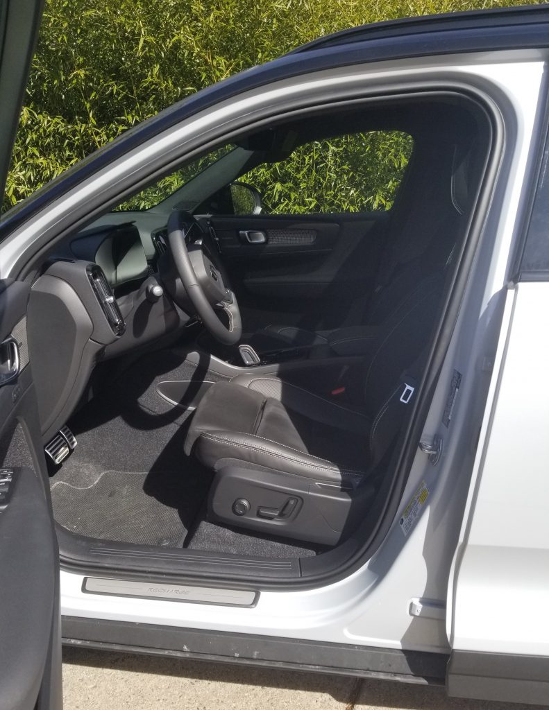 FOTOREPORTAJ: Primul test drive cu Volvo XC40 Recharge - Electromobilitate