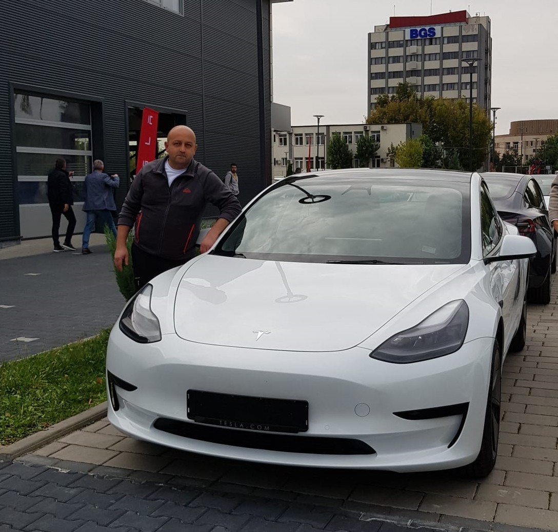 Tesla Model 3 - după 10.000 km, iremediabil înamorat de EVA ...